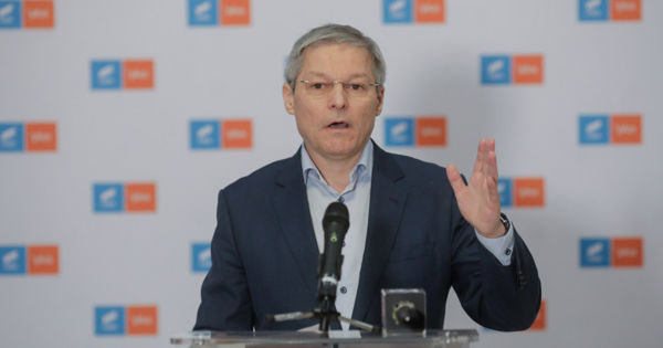 Dacian Cioloș și oamenii lui și-au dat demisia din USR Dacian Cioloș și oamenii lui și-au dat demisia din USR
