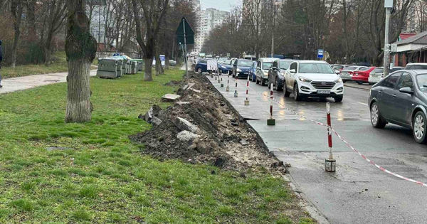 Trotuarul unei străzi din sectorul Botanica, în renovare. Ce spune Ceban