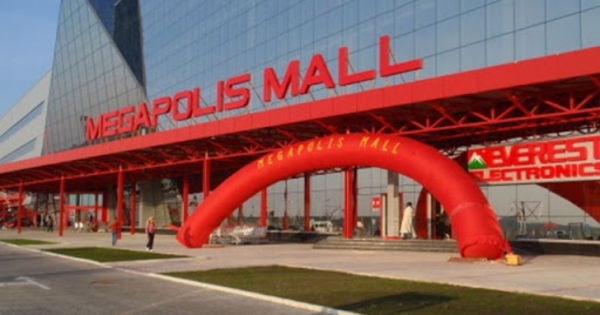Suma uriașă cu care e scos la licitație Megapolis Mall din Chișinău