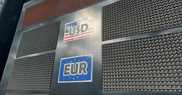 Curs valutar 8 mai 2023: Cât valorează un dolar și un euro