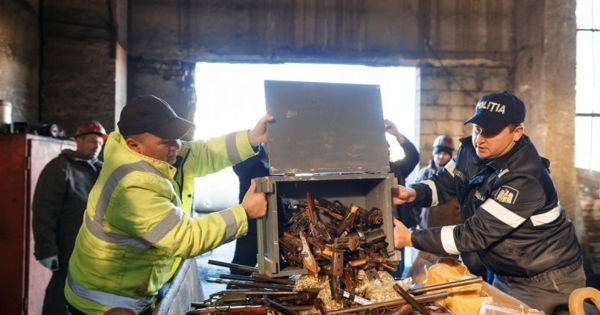 Mii de arme retrase din circuitul civil vor fi distruse prin topire