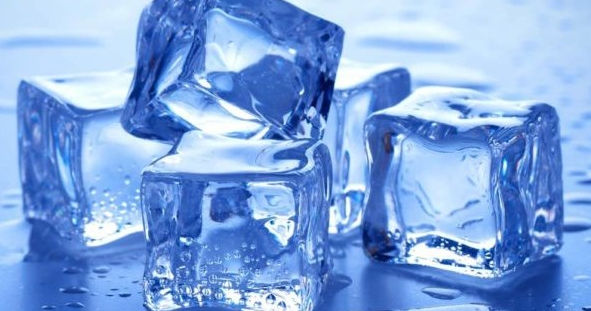 Italia: Unele localuri își taxează clienții și pentru cuburile de gheață