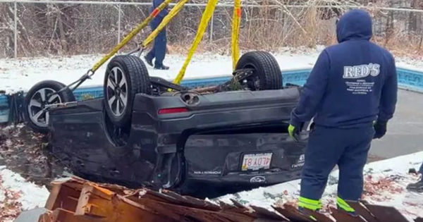 Apple Watch, salvatorul unui bărbat care a ajuns cu mașina într-un bazin