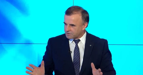 Ex-premierul Vasile Tarlev, filmat în timp ce s-a parcat neregulamentar