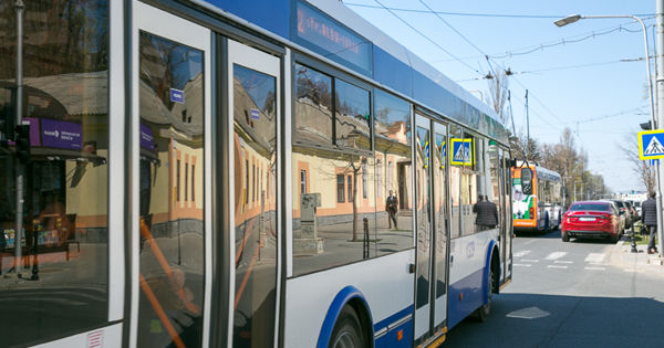 Program prelungit pentru mai multe rute de troleibuz și autobuz