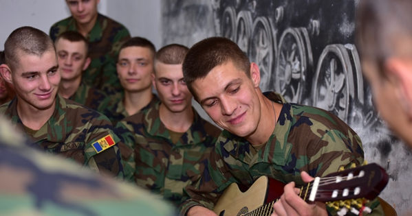 Viața și activitatea unui militar prin obiectivul unui fotograf