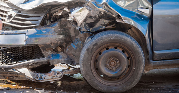 Accident rutier la Ciocana: Un automobil, proiectat pe o alee