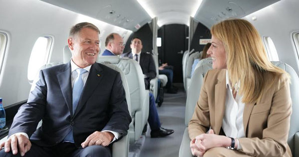 Roberta Metsola și Klaus Iohannis au sosit împreună la Chișinău