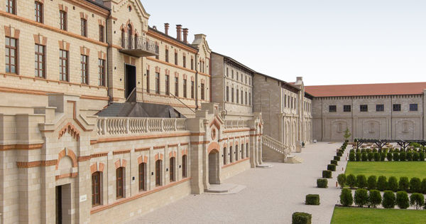 Castel Mimi – de la primul chateau francez până la „centrul” Europei