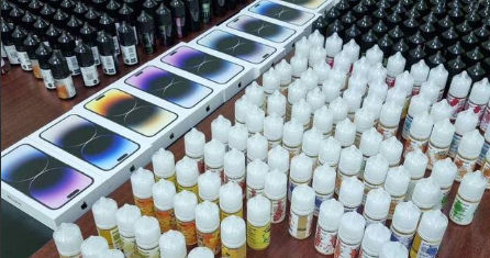 Telefoane și lichid pentru țigări electronice, depistate de vameși