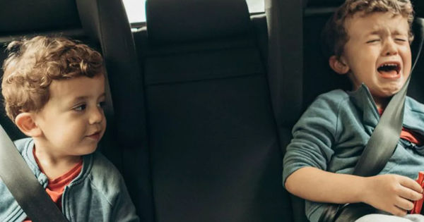 Cum să calmezi un copil într-o călătorie lungă cu mașina