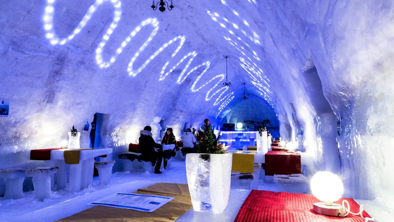 Hotelul de gheaţă de la Bâlea Lac s-a deschis. Cât costă o noapte