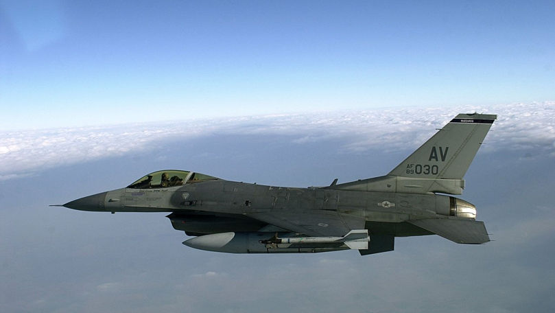 The Economist: Ucraina primește în sfârșit mult-doritele avioane F-16