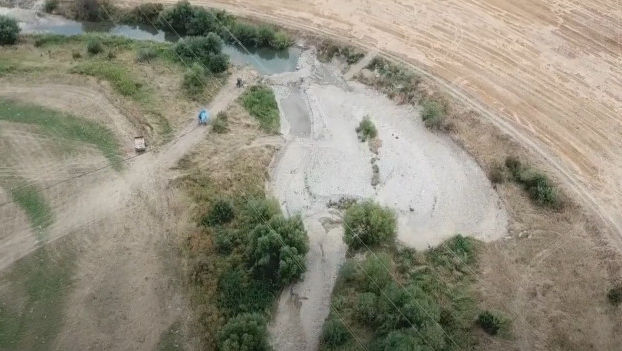 Un fermier și-a făcut un baraj și a blocat cursul unui râu