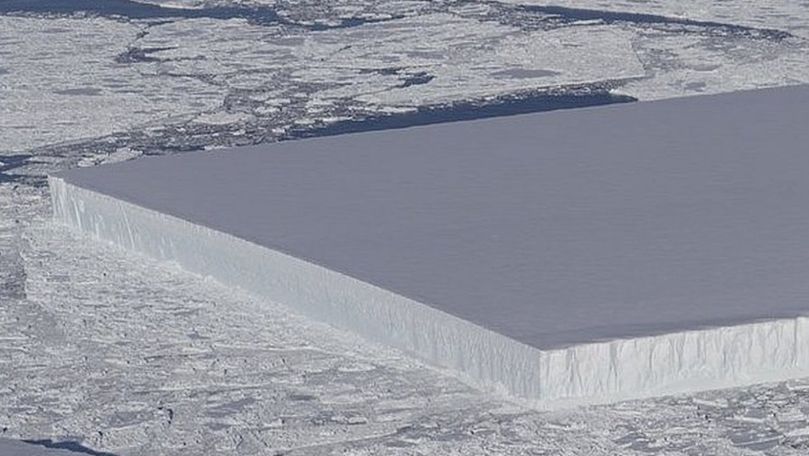 Misterul ghețarului perfect dreptunghiular din Antarctica