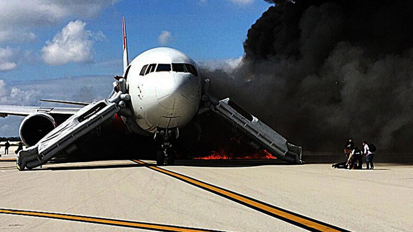 Un avion cu 79 de pasageri la bord a luat foc pe aeroportul Antalya