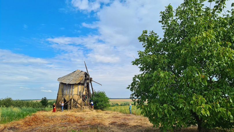 Moara de la Cernoleuca, reprezentată în picturi, continuă să se ruineze