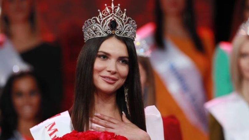 Miss Moscova și-a pierdut titlul după ce a distrus coroana scumpă