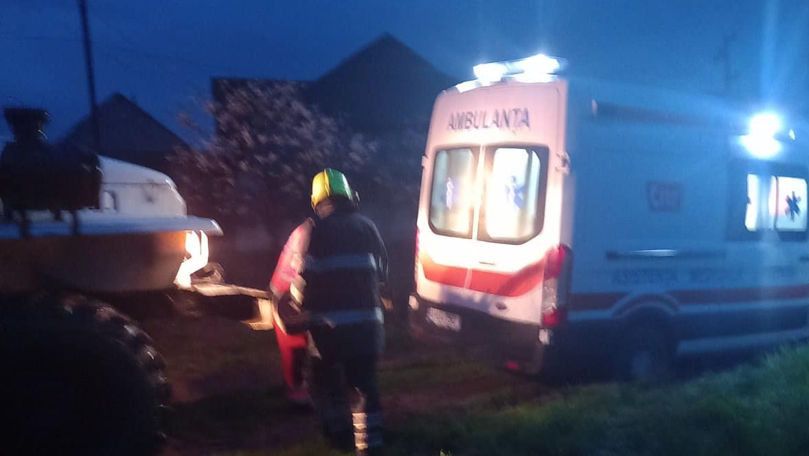 Căușeni: O ambulanţă ce transporta un copil la spital, blocată în noroi Căușeni: O ambulanţă ce transporta un copil la spital, blocată în noroi