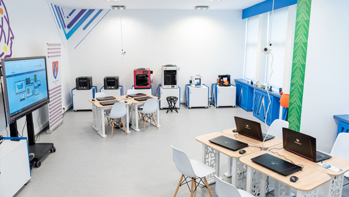 Premieră în Moldova: Proiectul SmartLab, implementat în liceul Hyperion