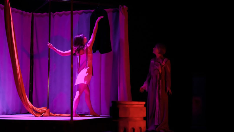 Un spectacol despre demnitatea feminină, prezentat în nouă localități