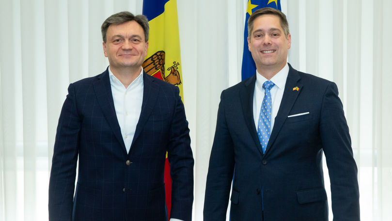 Prioritățile Guvernului, discutate cu oficialul Christopher W. Smith