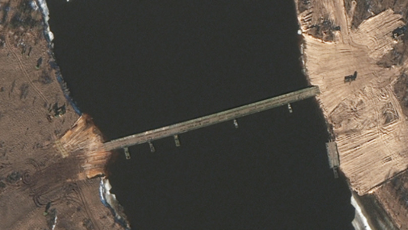 Un pod a apărut peste un râu din Belarus lângă granița cu Ucraina