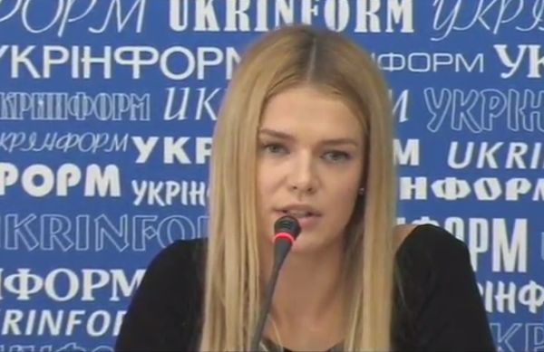 Sotia lui Veaceslav Platon a iesit astazi in fata presei de la Kiev ... Sotia lui Veaceslav Platon a iesit astazi in fata presei de la Kiev ...