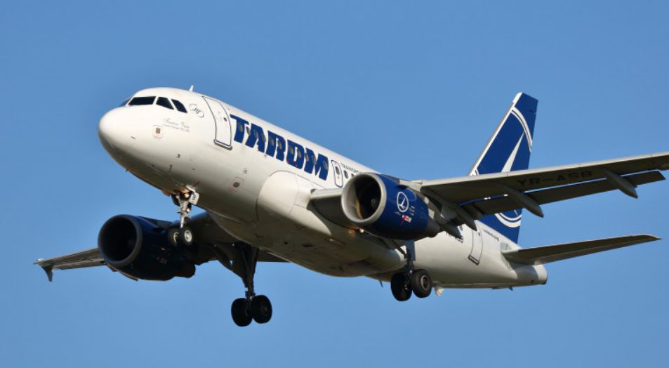 Самолет компании Tarom совершил посадку в Стамбуле из-за сообщения о бомбе