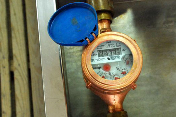 ACC: Consumatorul este responsabil de integritatea contorului de apă