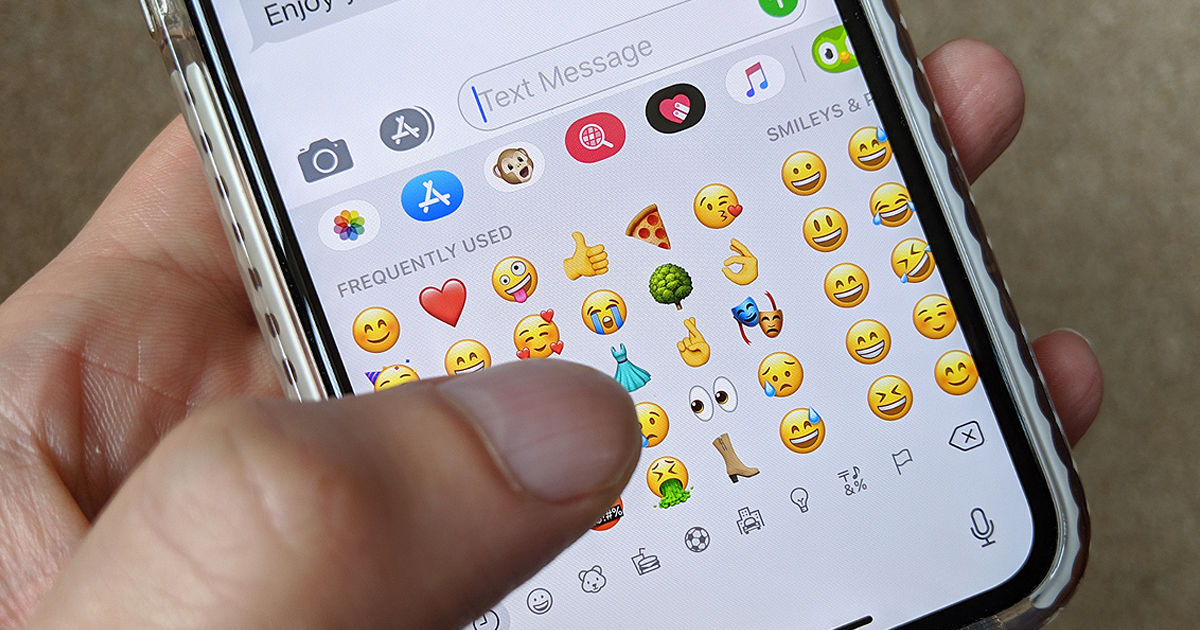 В iPhone появится смайлик с мешками под глазами и еще шесть новых эмодзи