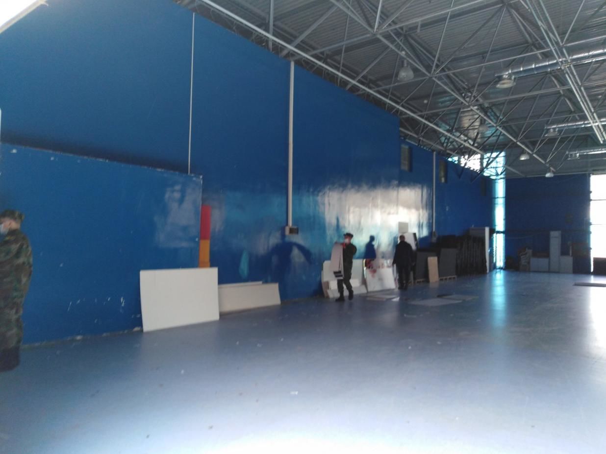 Primele imagini: Start amenajării spitalului improvizat de la Moldexpo
